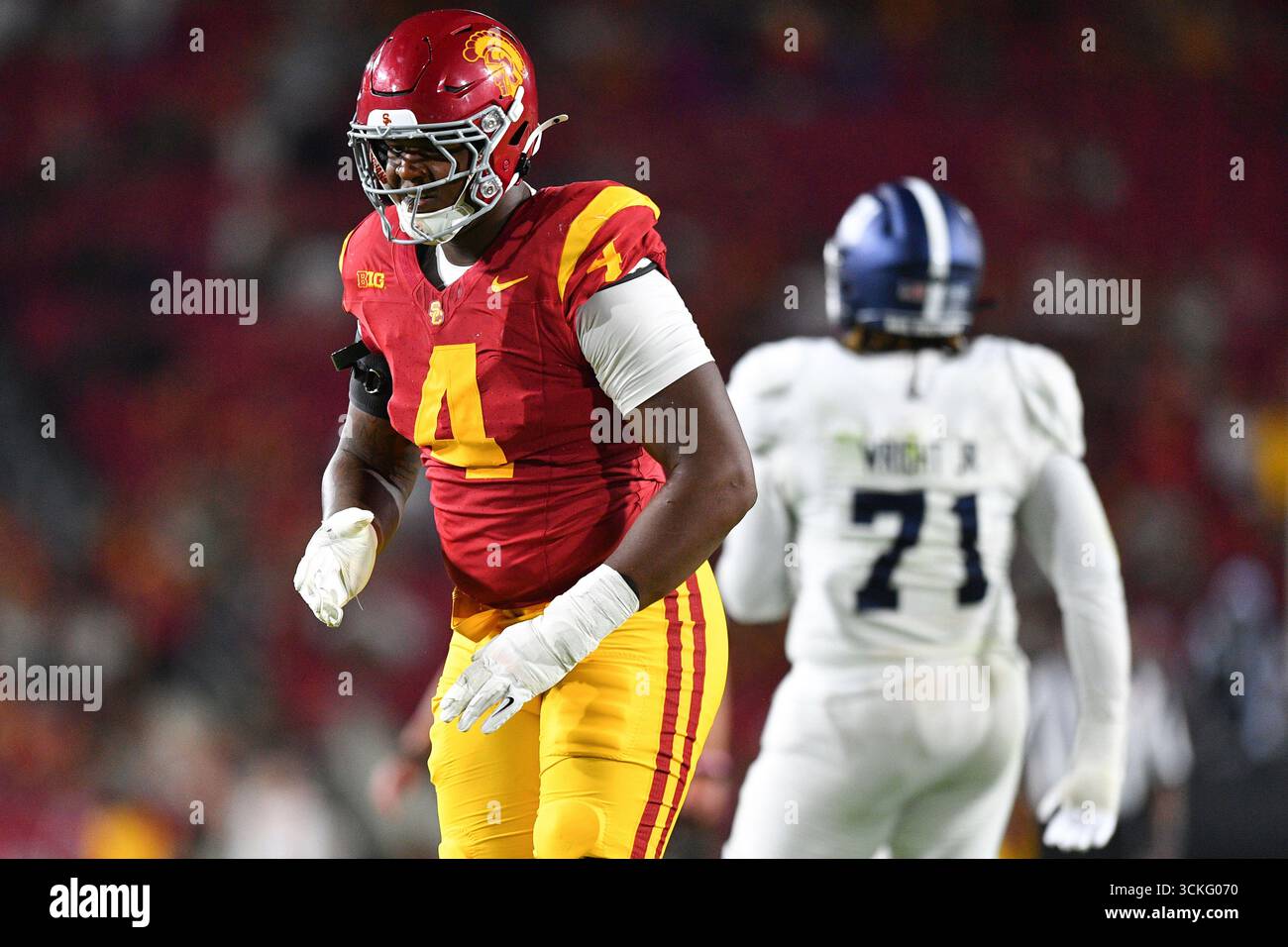 LOS ANGELES, CA - SEPTEMBER 06: USC Trojans defensive end Jahkeem ...