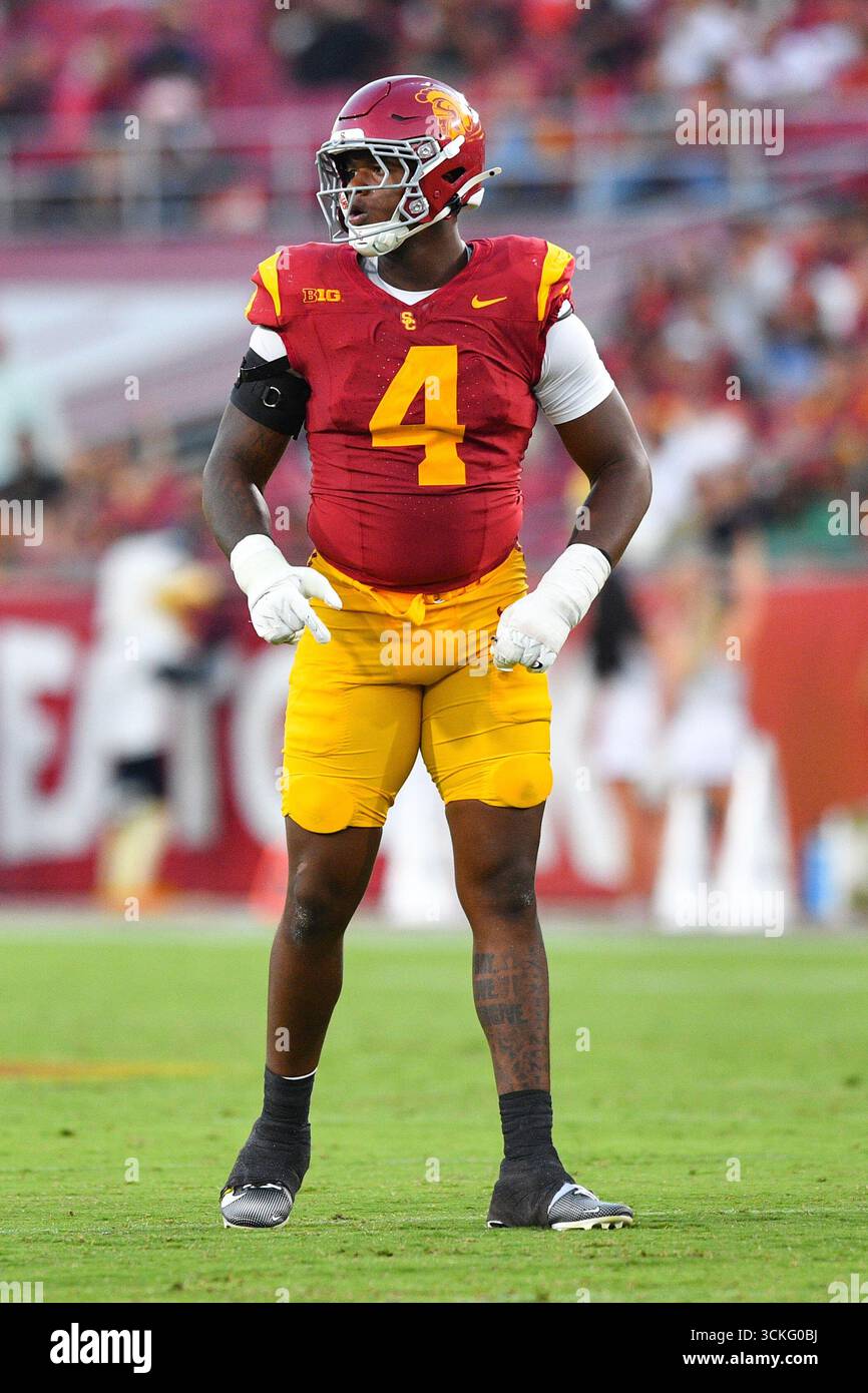 LOS ANGELES, CA - SEPTEMBER 06: USC Trojans defensive end Jahkeem ...