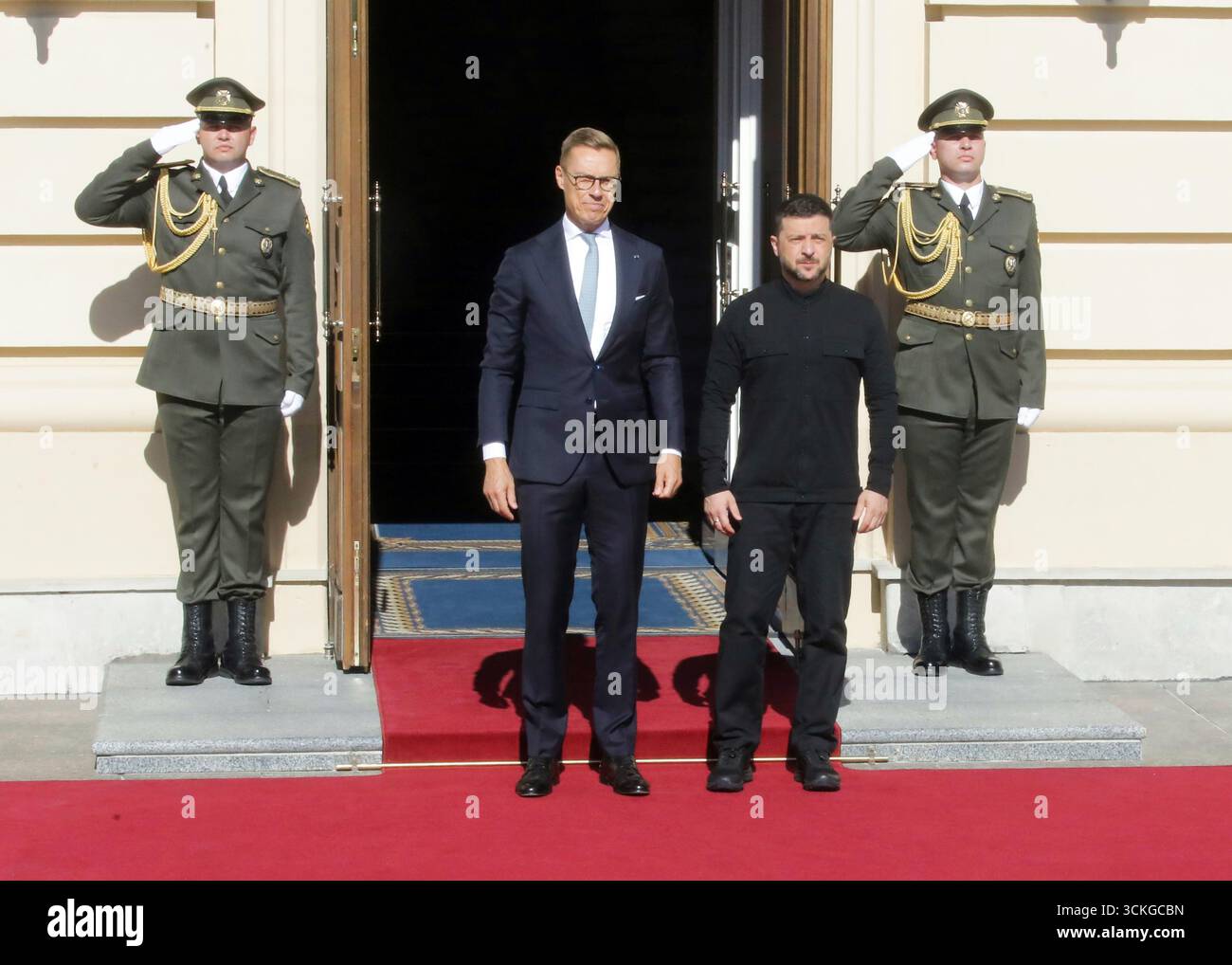 President of Ukraine Volodymyr Zelenskyy (R) and President of Finland ...