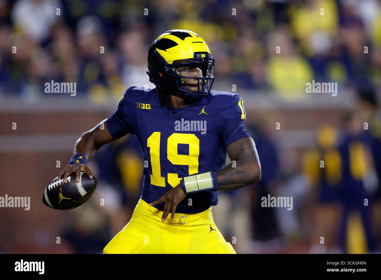 Michigan quarterback Bryce Underwood (19) looks to pass during an NCAA ...