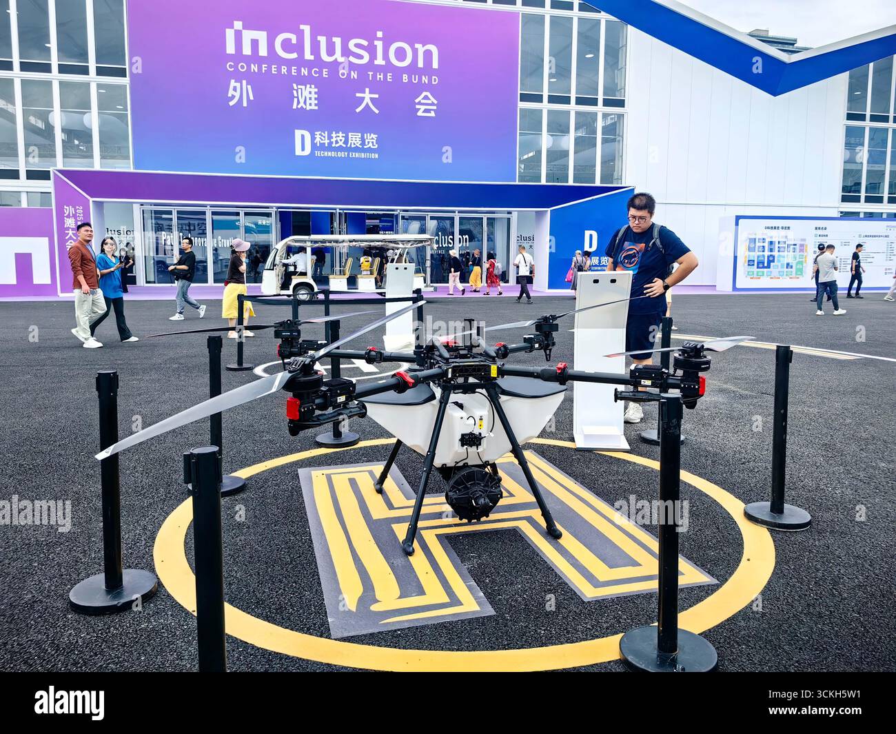 The 2025 Inclusion Conference on the Bund is held in Shanghai, China ...