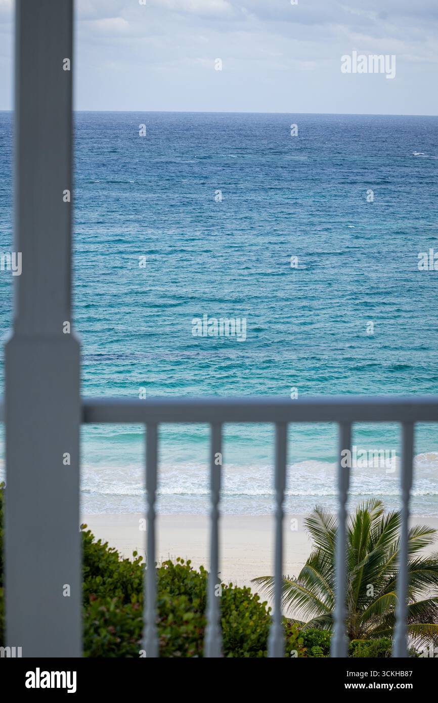 Front porch views of the beautiful blue carribean ocean Stock Photo - Alamy