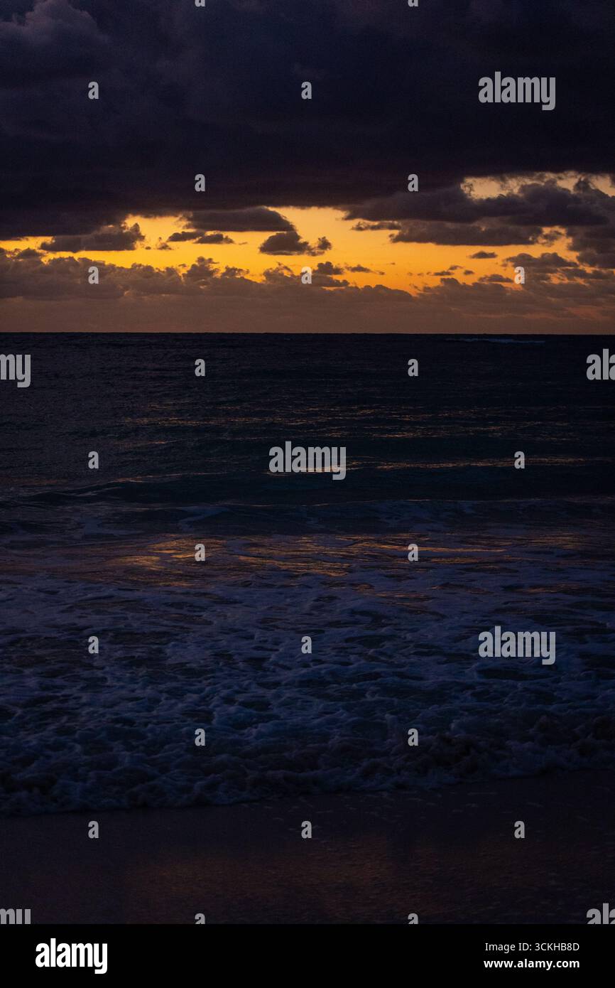 Sunrise over ocean bahamas hi-res stock photography and images - Alamy