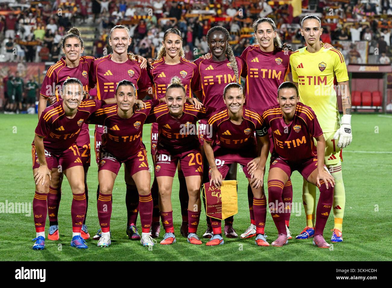 Roma players pose for a team photo during the UEFA Women's Champions ...