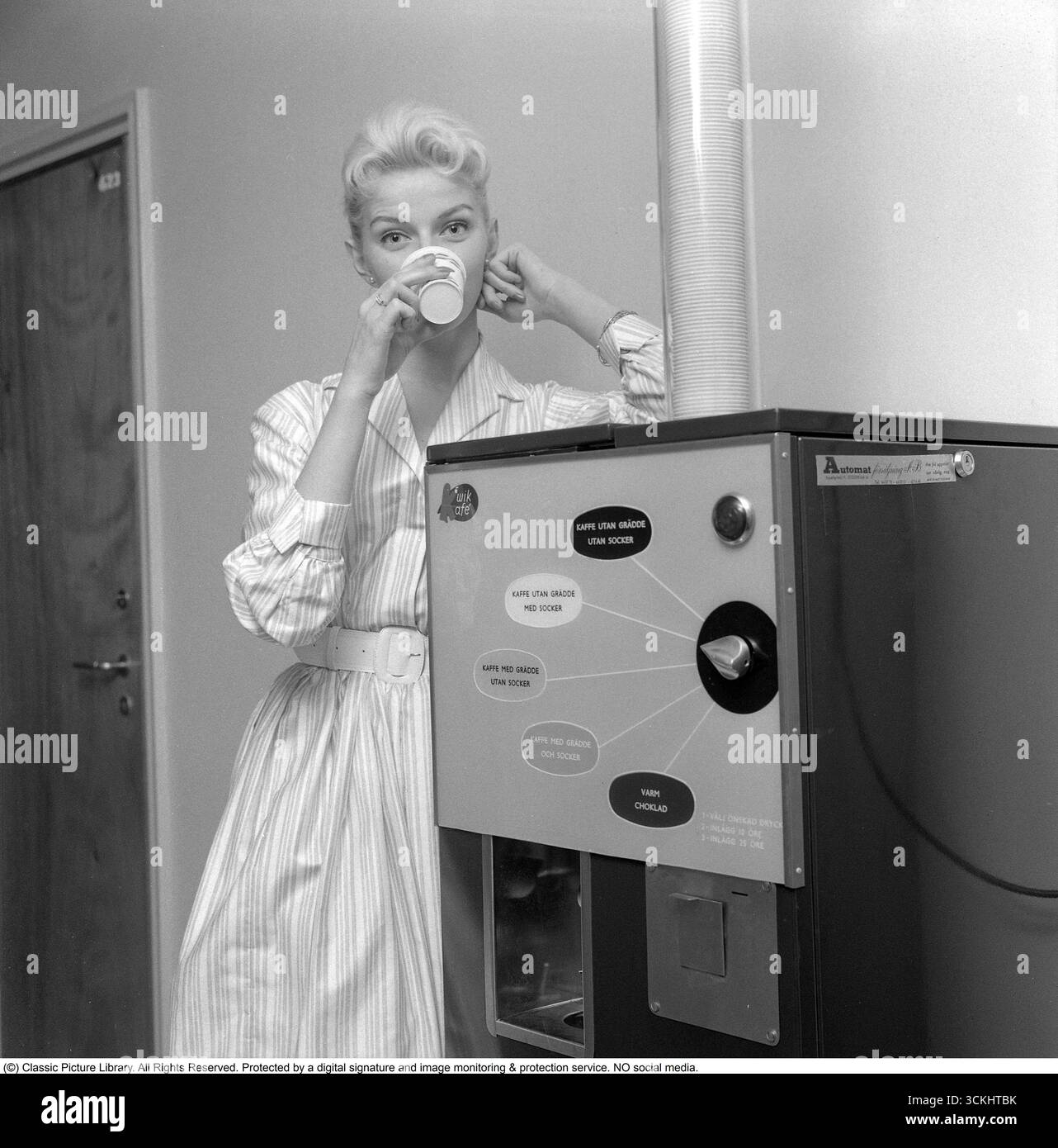 Vending machine 1957. A blonde woman is leaning against the vending ...