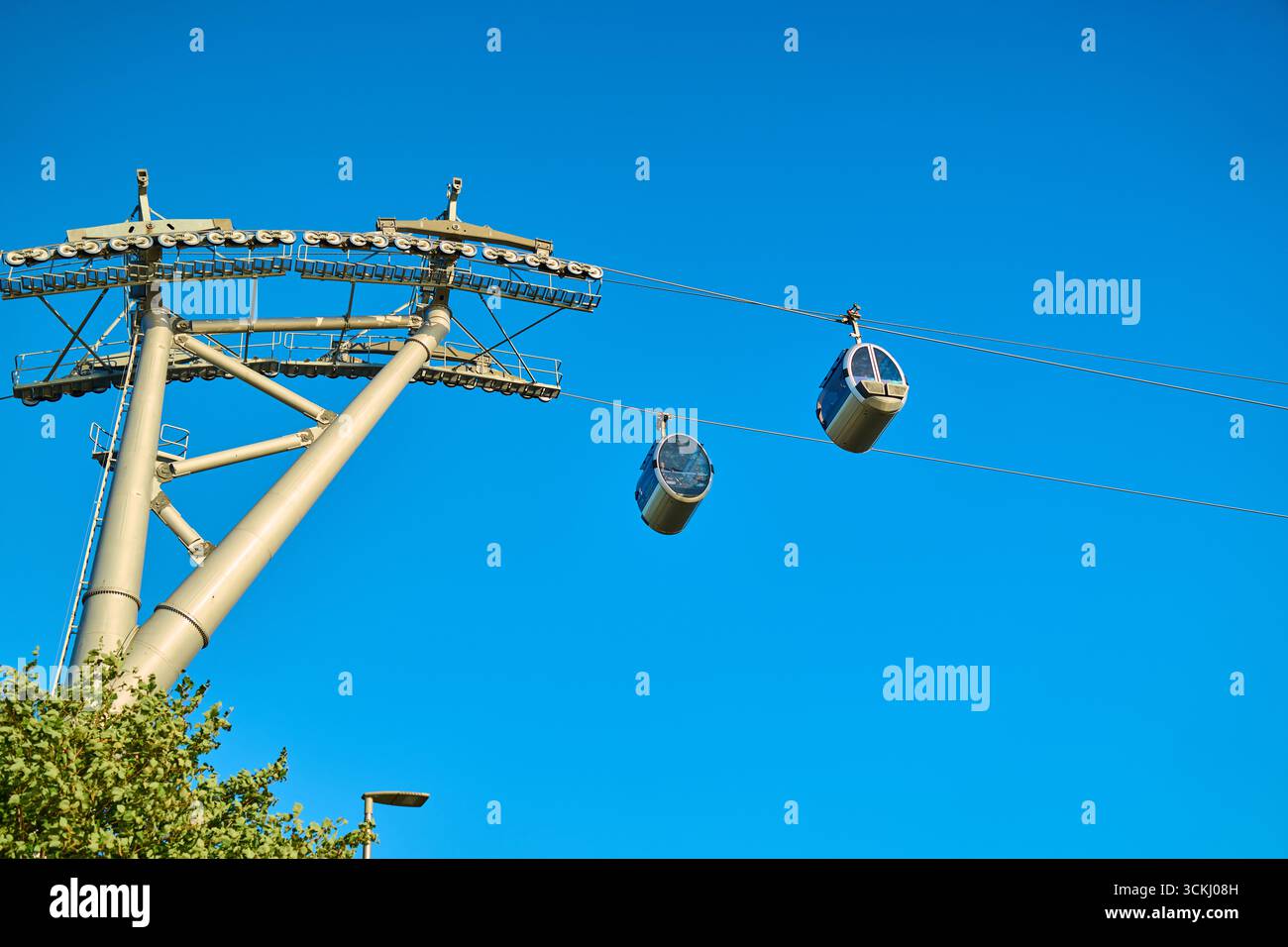 Cable car cabins across hi-res stock photography and images - Alamy