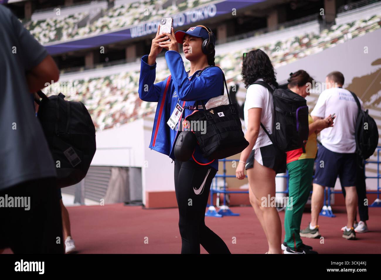 Nicole Yeargin (GBR) arrives at the track before the World Athletics ...