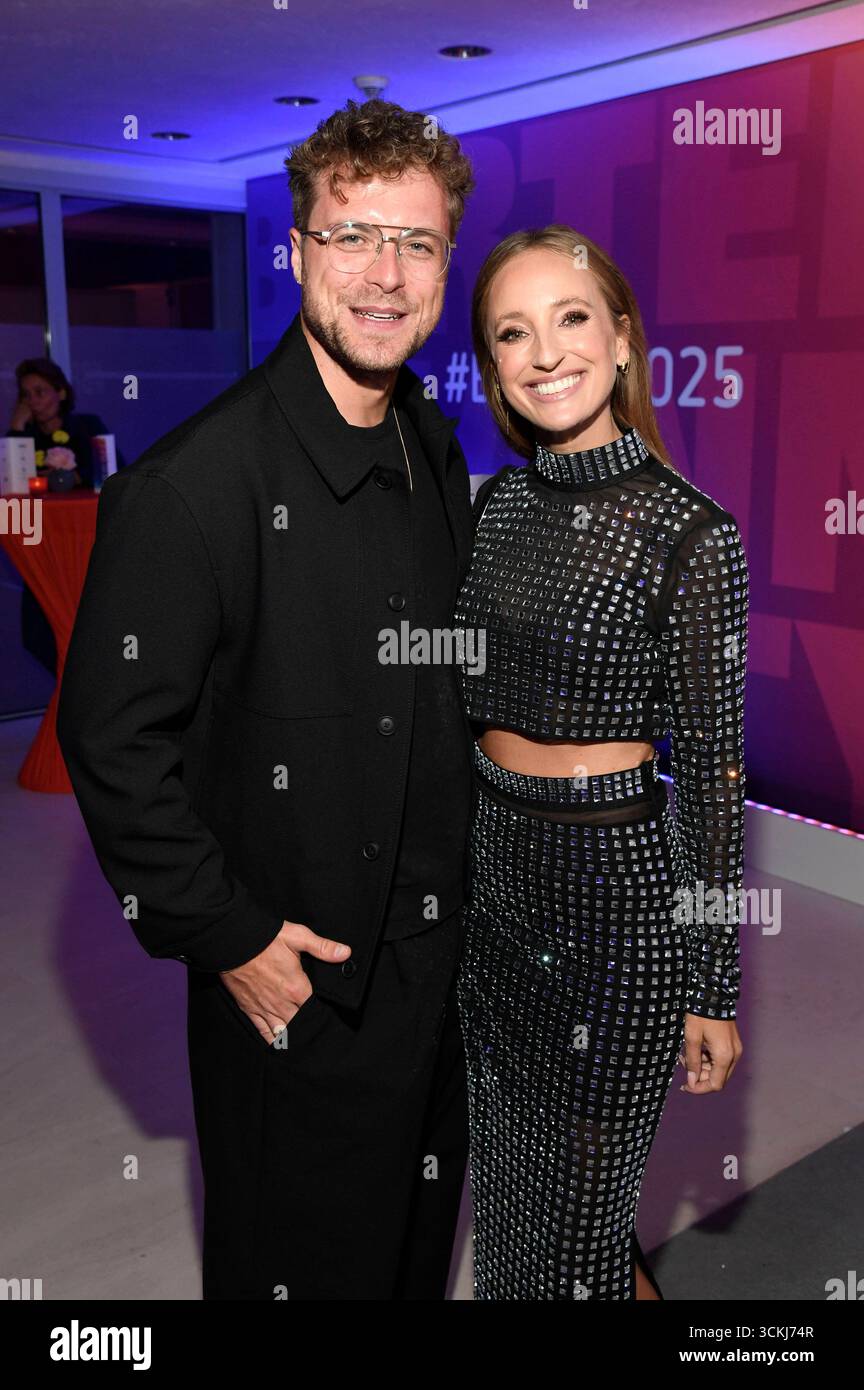 Tomek Borowka und Laura Dahm bei der Bertelsmann Party 2025 in der ...