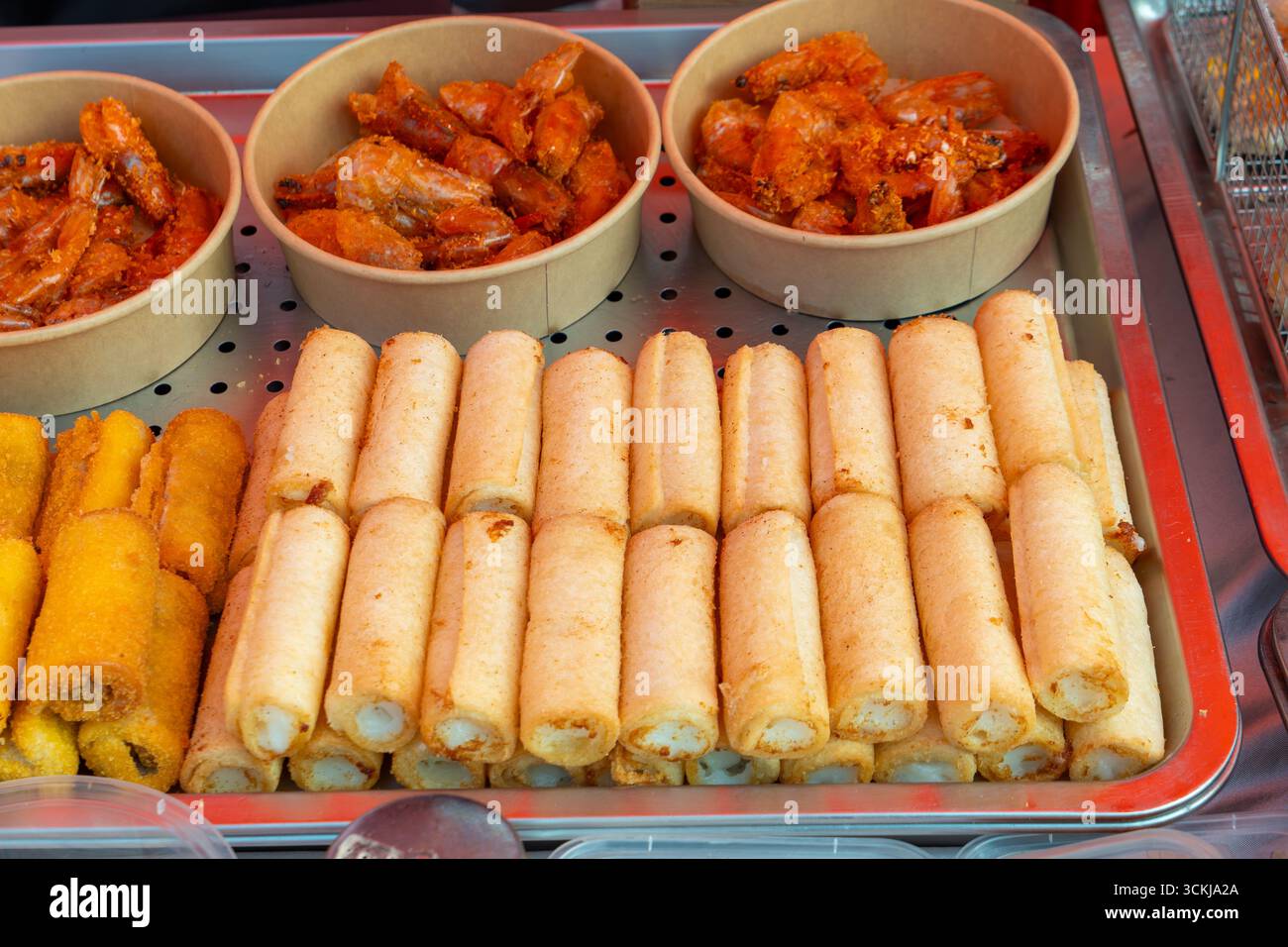 Golden crispy fried spring rolls hi-res stock photography and images ...