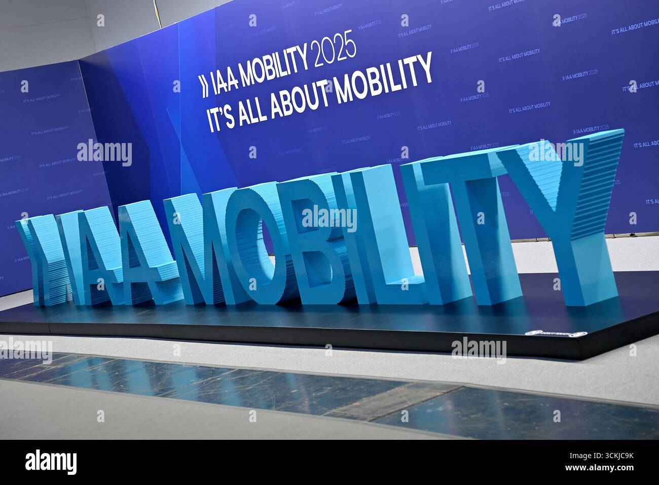 Randmotiv:IAA Mobility Schriftzug aus Styropor Buchstabem IAA Mobility ...