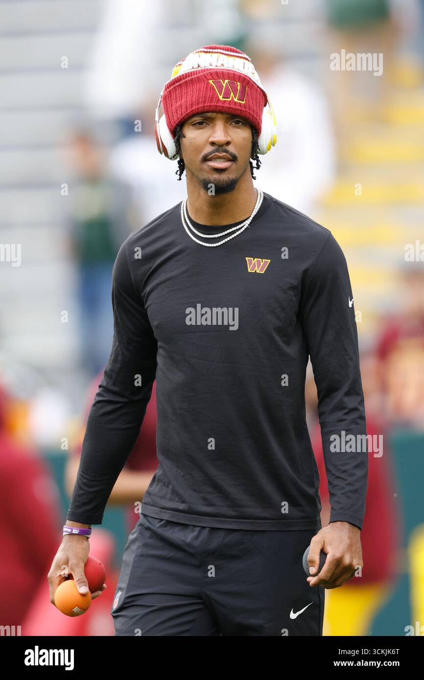 Washington Commanders quarterback Jayden Daniels (5) warms-up before a ...
