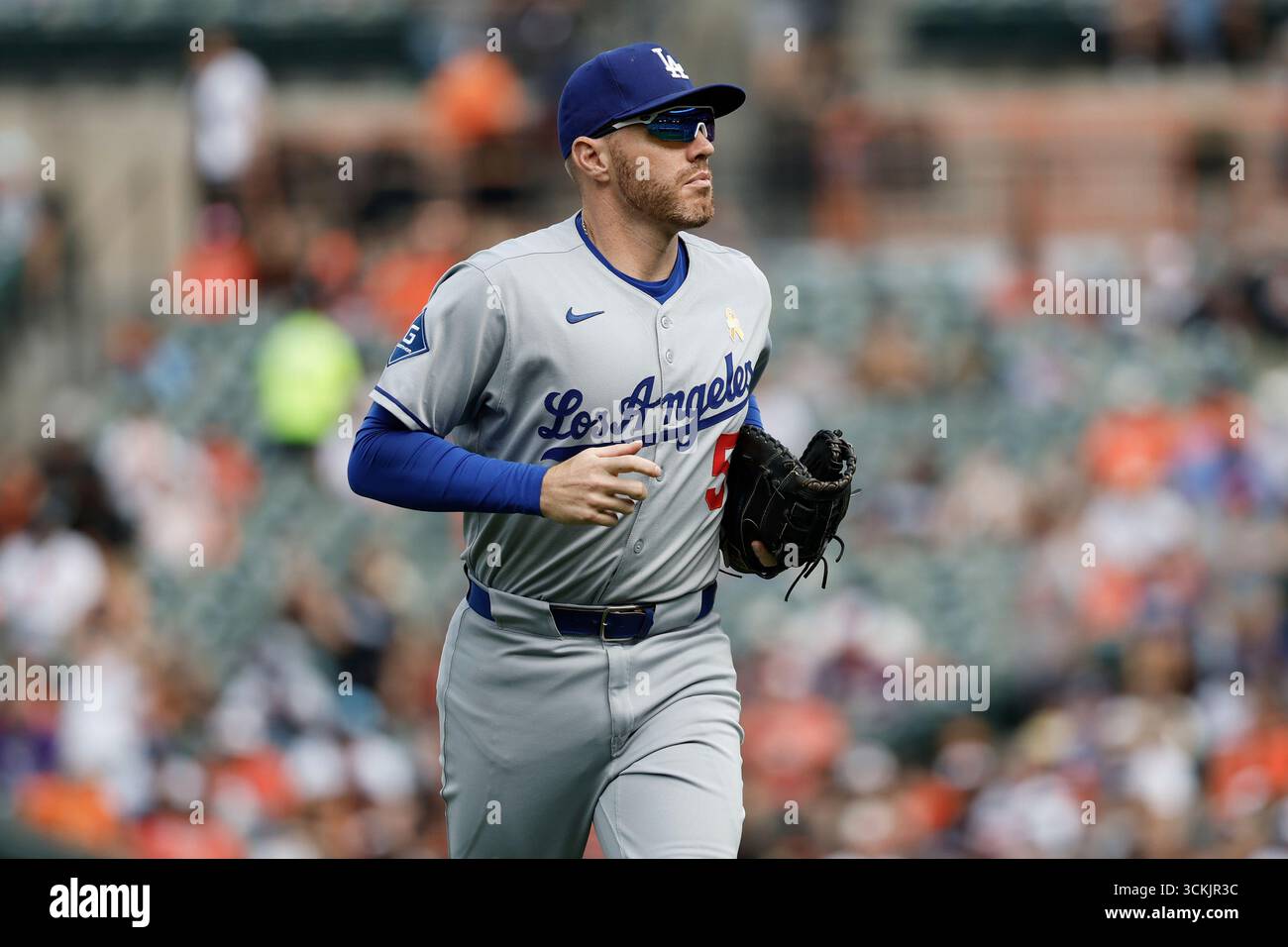 Los Angeles Dodgers first baseman Freddie Freeman jogs off the field ...