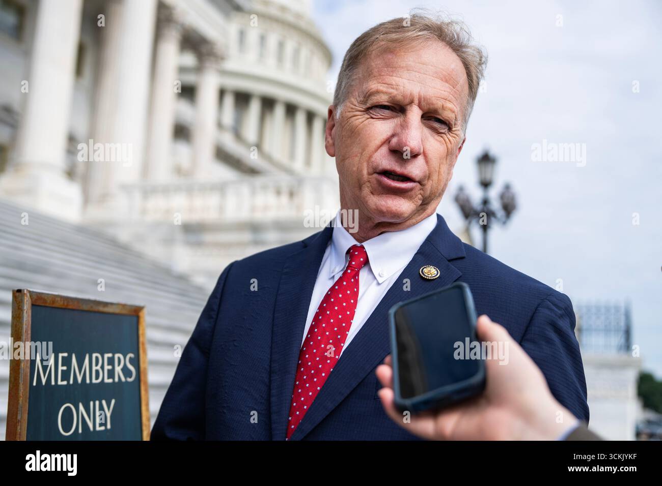 UNITED STATES - SEPTEMBER 11: Rep. Kevin Hern, R-Okla., talks with ...