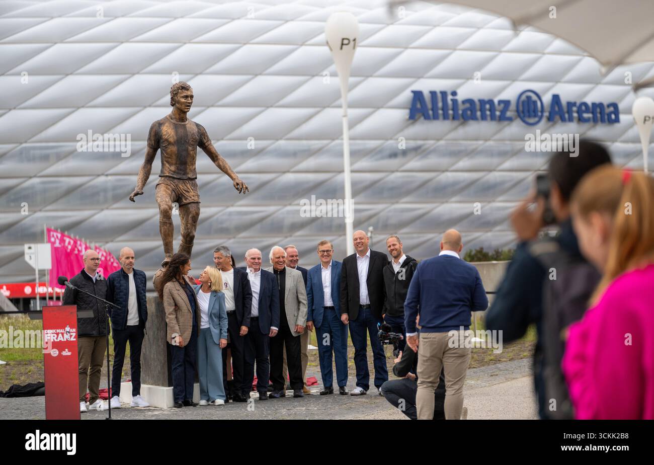 Munich, Germany. 12th Sep, 2025. Soccer: Bundesliga, FC Bayern Munich ...