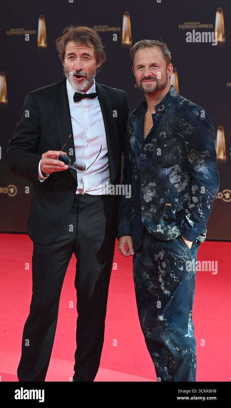 Schauspieler Guido Broscheit und Philipp Hochmair kommt zur Gala und ...