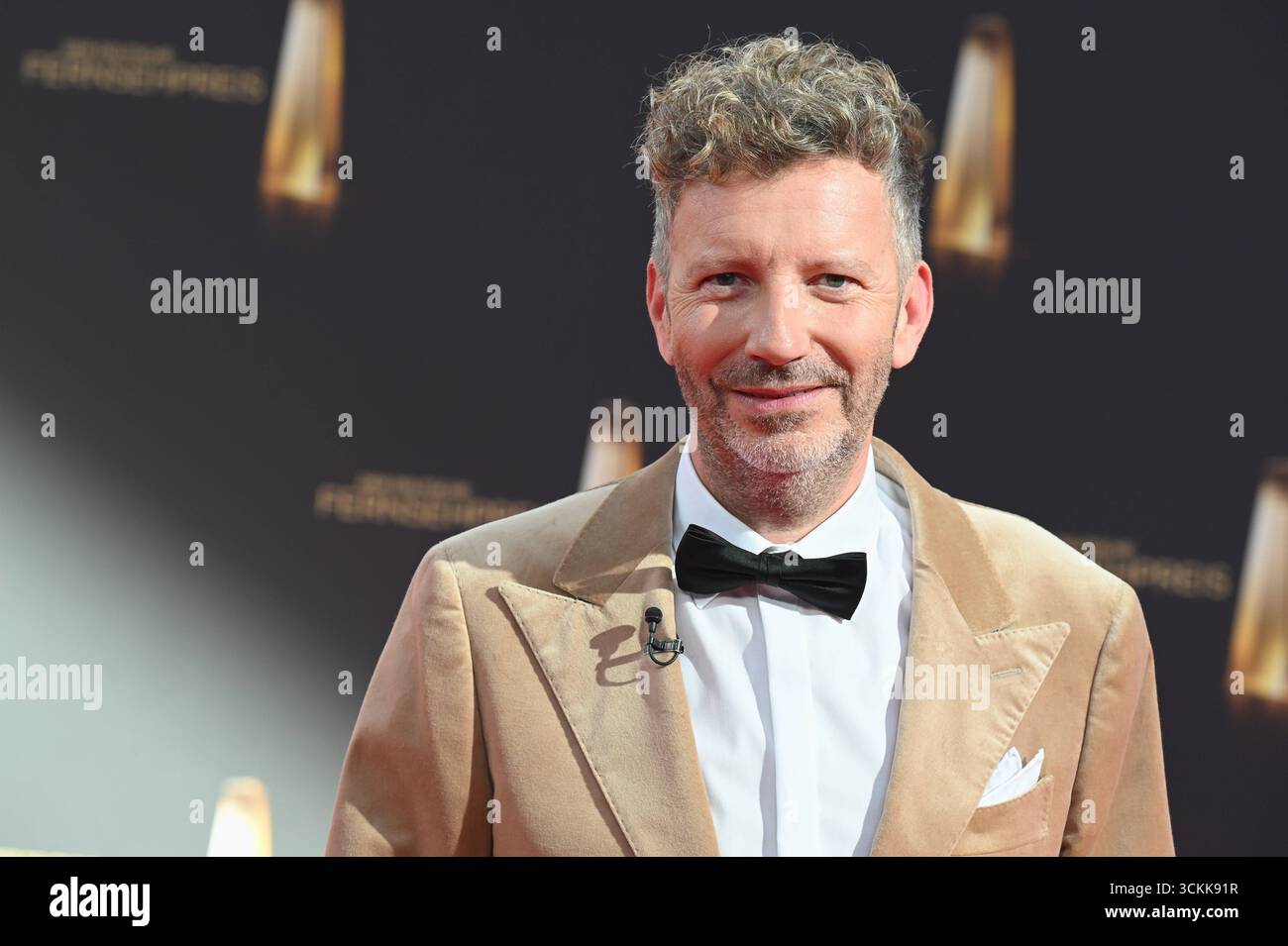 Moderator Thorsten Schorn kommt zur Gala und Verleihung des Deutschen ...