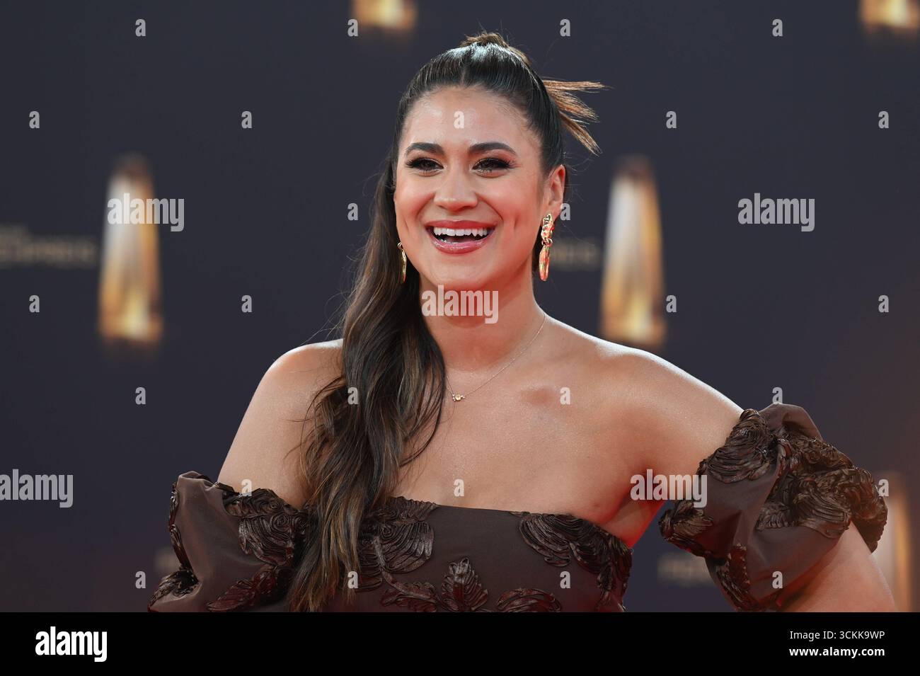 Moderatorin Stephanie Brungs kommt zur Gala und Verleihung des ...