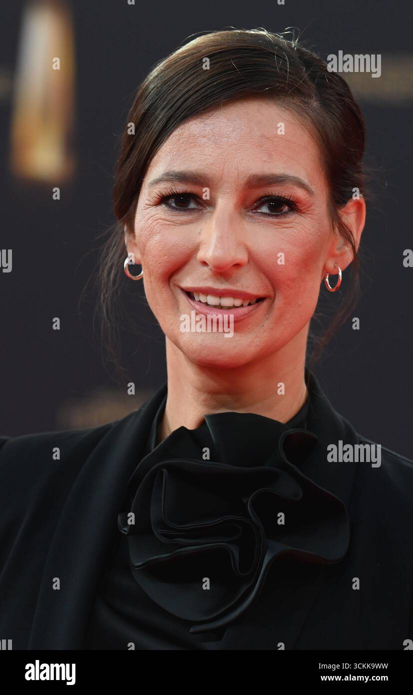 Moderatorin Pinar Atalay kommt zur Gala und Verleihung des Deutschen ...