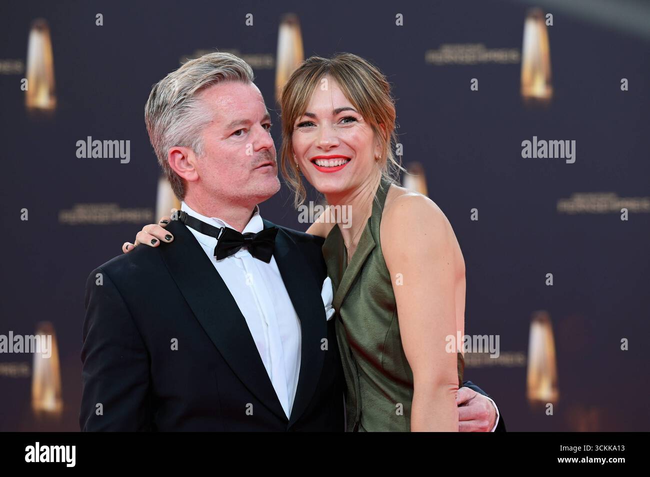 Schauspieler Andre Dietz und seine Frau Shari Dietz kommt zur Gala und ...