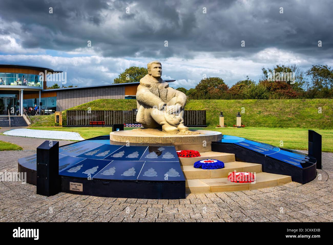 Centerpiece of the battle of britain memorial hi-res stock photography ...