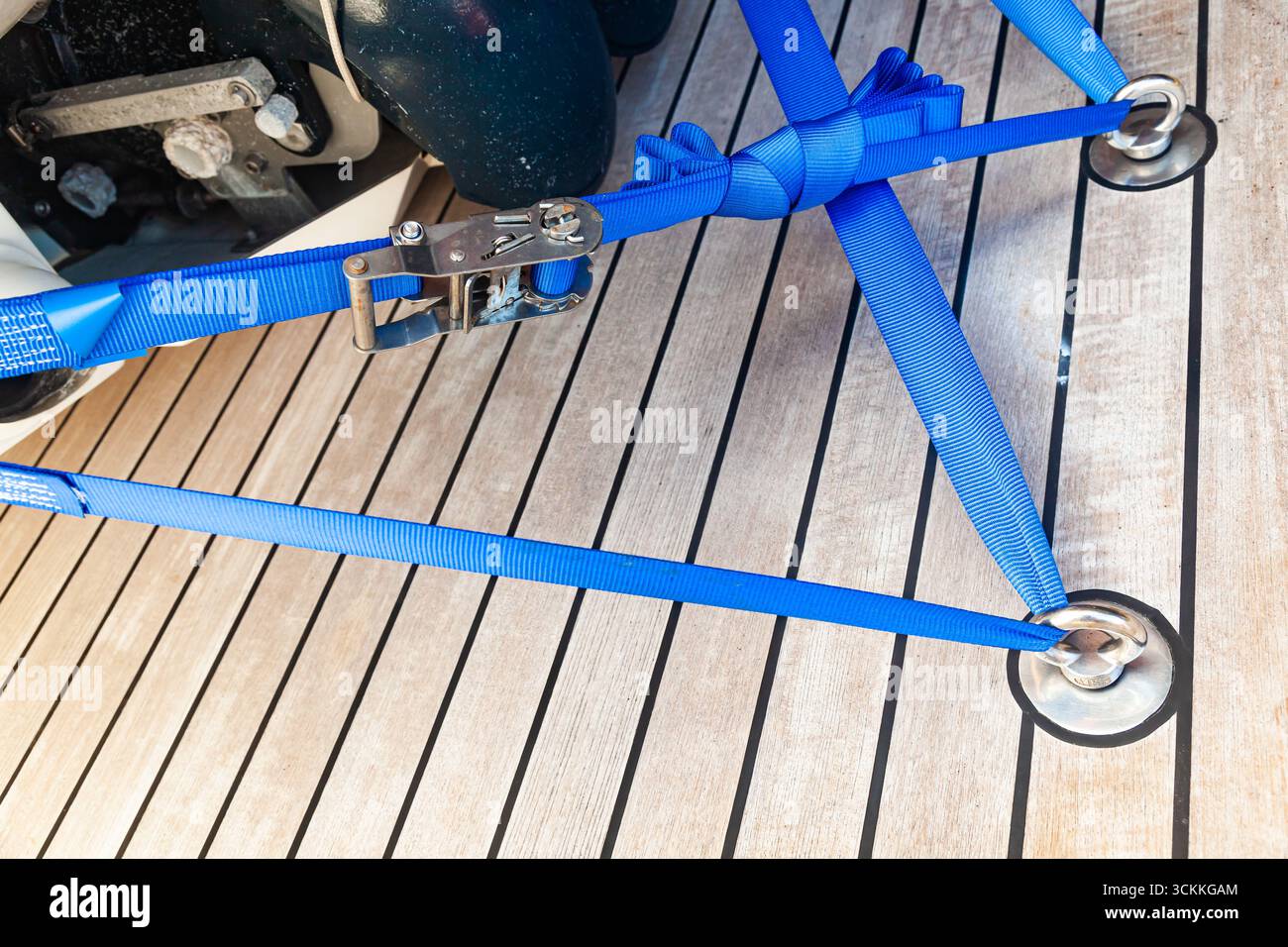 Fixation with load straps hi-res stock photography and images - Alamy
