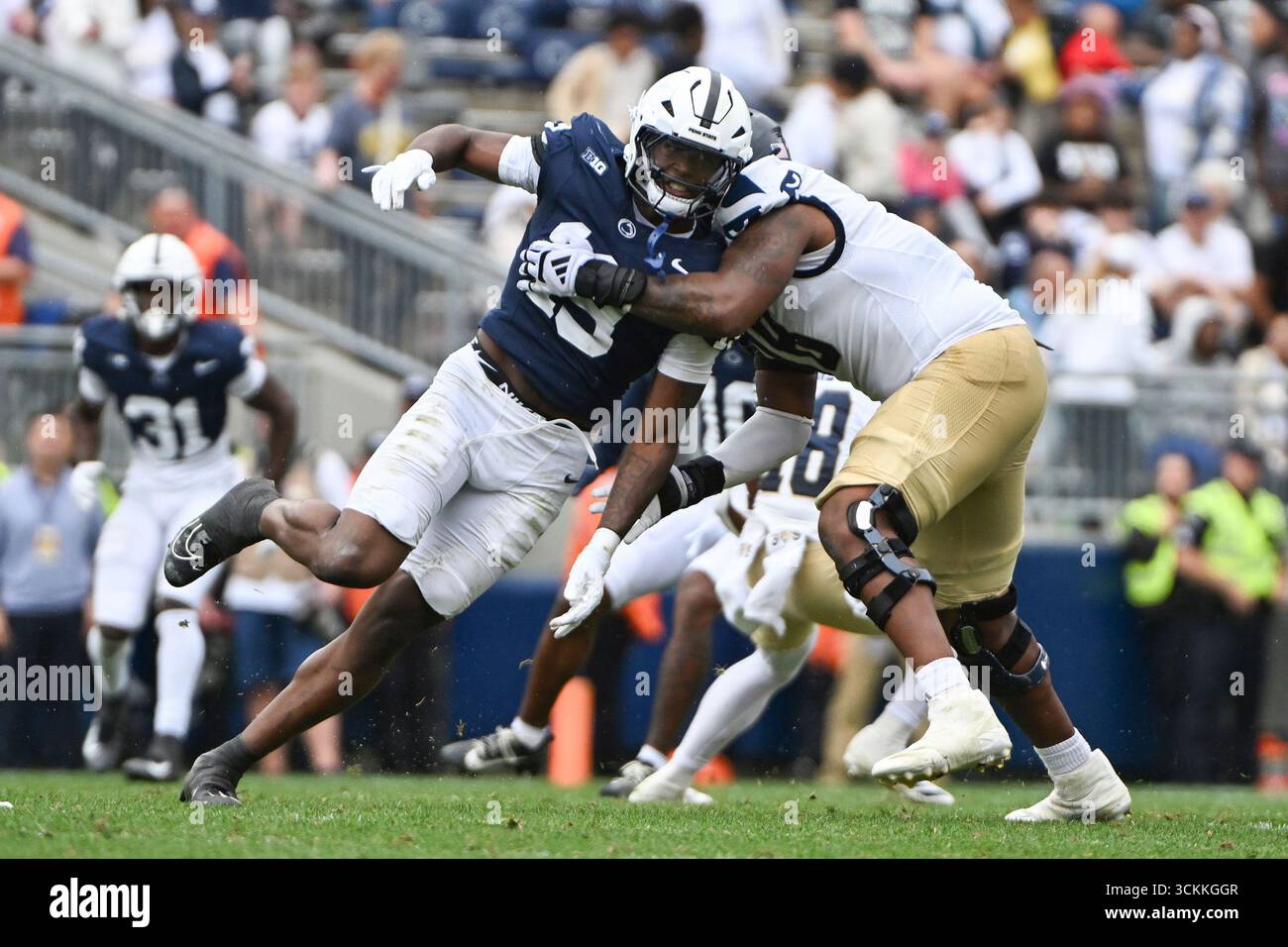 Penn State defensive end Chaz Coleman (19) pass rushes against Florida ...