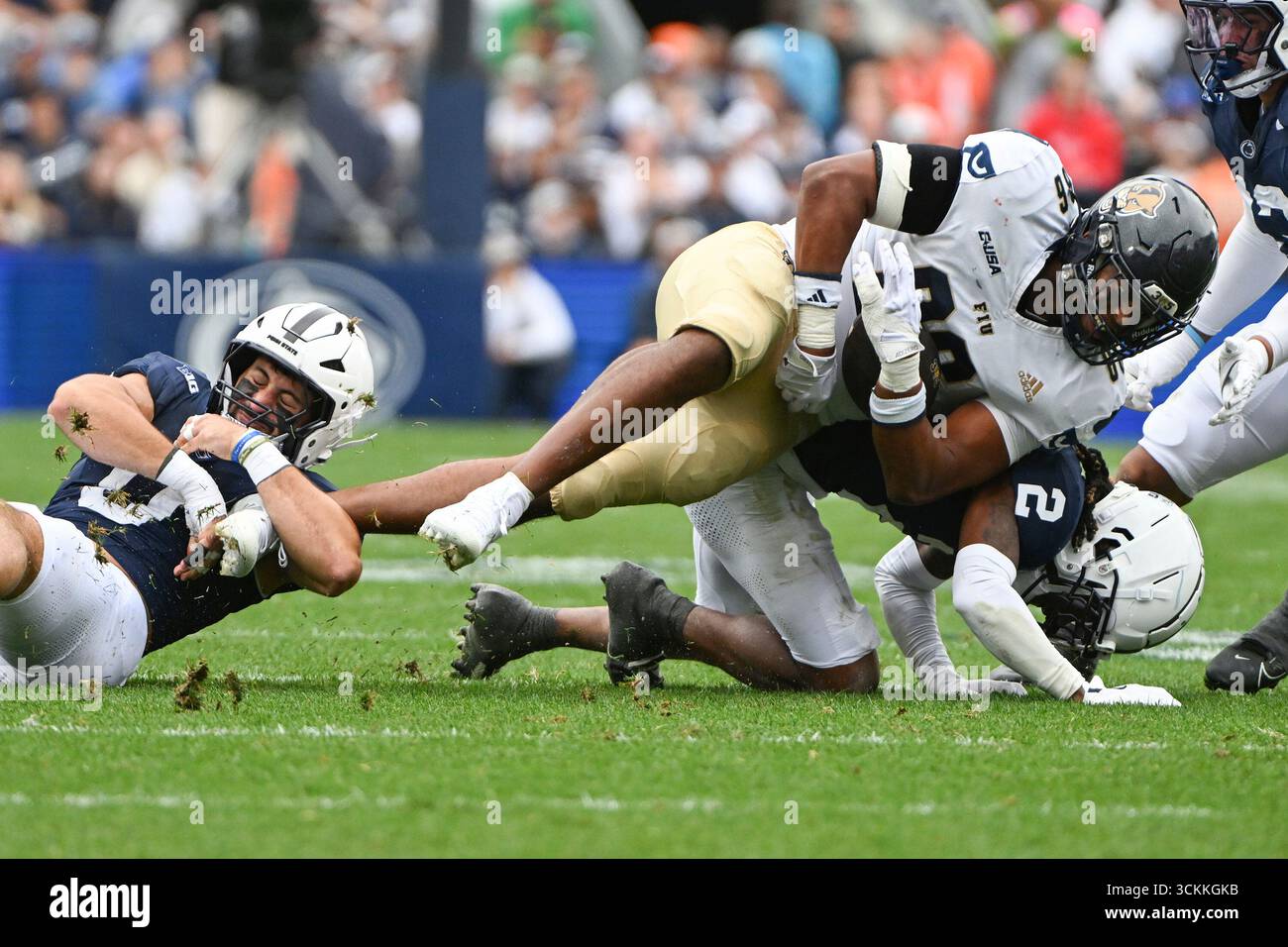 Penn State linebacker Dominic DeLuca (0) and cornerback Audavion ...