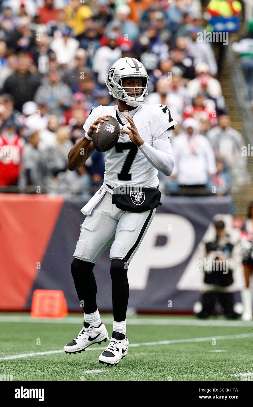 Las Vegas Raiders quarterback Geno Smith looks to pass against the New ...