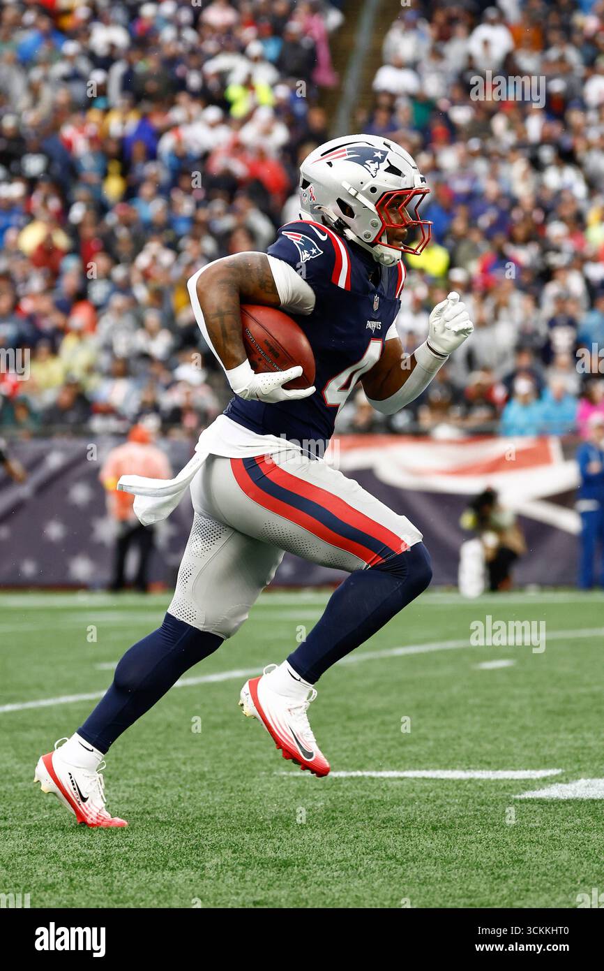 New England Patriots' Antonio Gibson runs against the Las Vegas Raiders ...