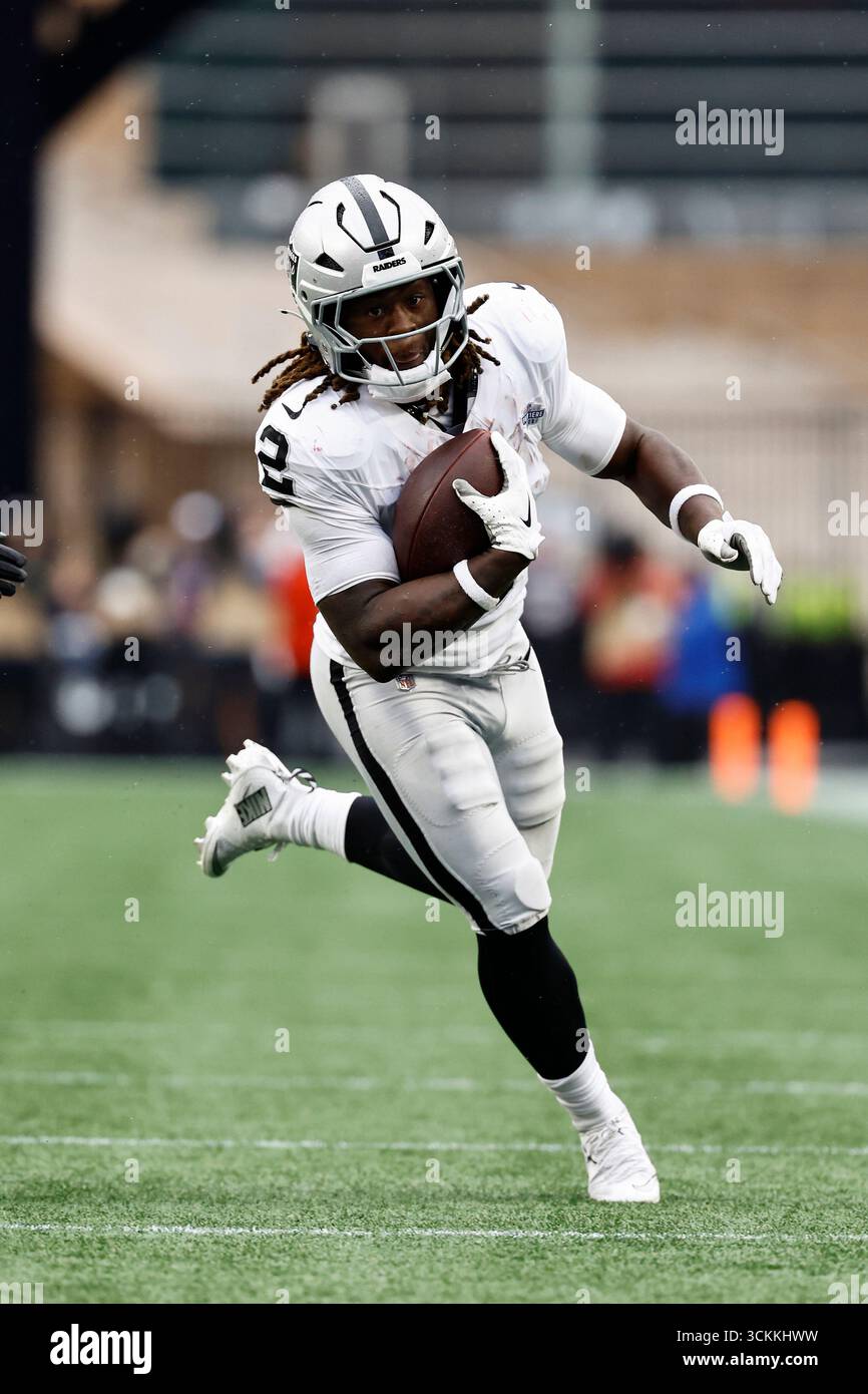 Las Vegas Raiders running back Ashton Jeanty runs against the New ...