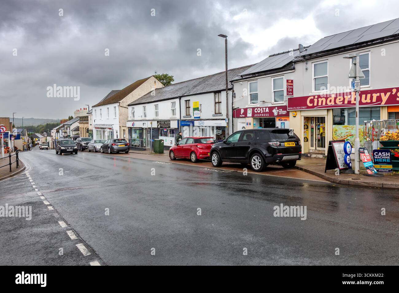 Cinderford gloucestershire road sign hi-res stock photography and ...