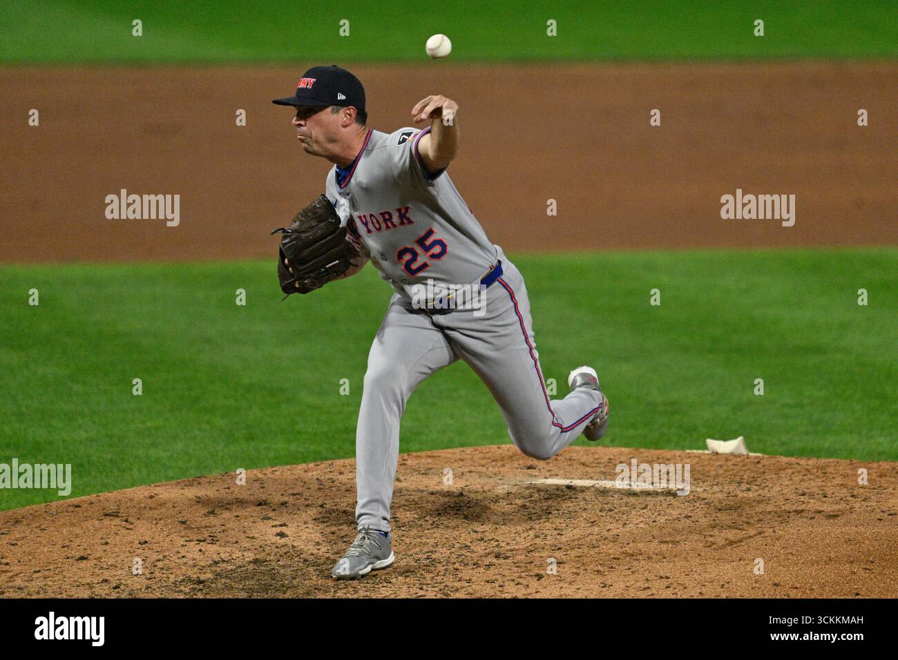 PHILADELPHIA, PA - SEPTEMBER 11: New York Mets pitcher Brooks Raley (25 ...