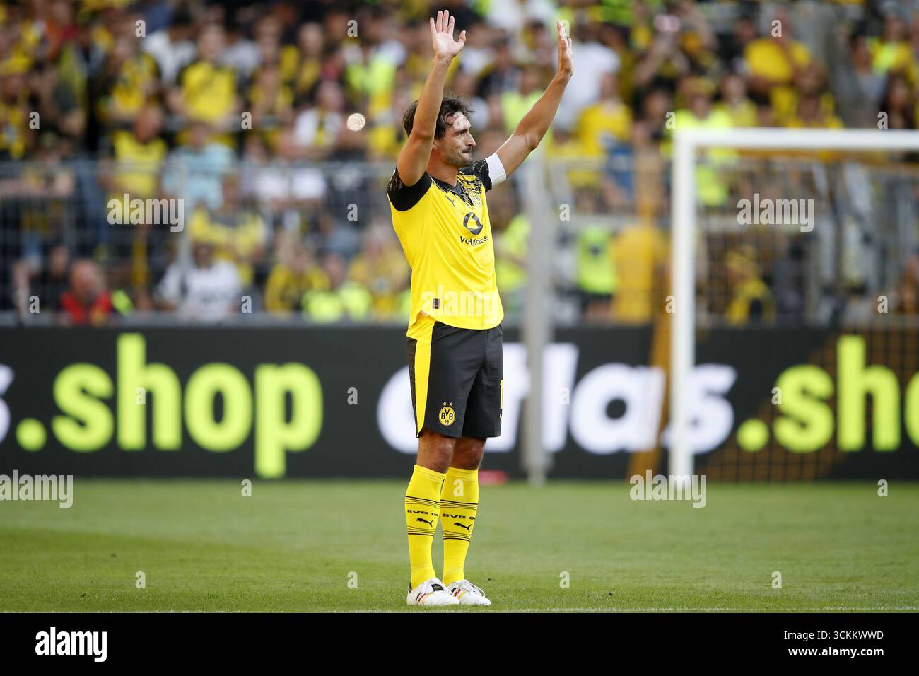 DORTMUND - Mats Hummels of Borussia Dortmund bids farewell during a ...