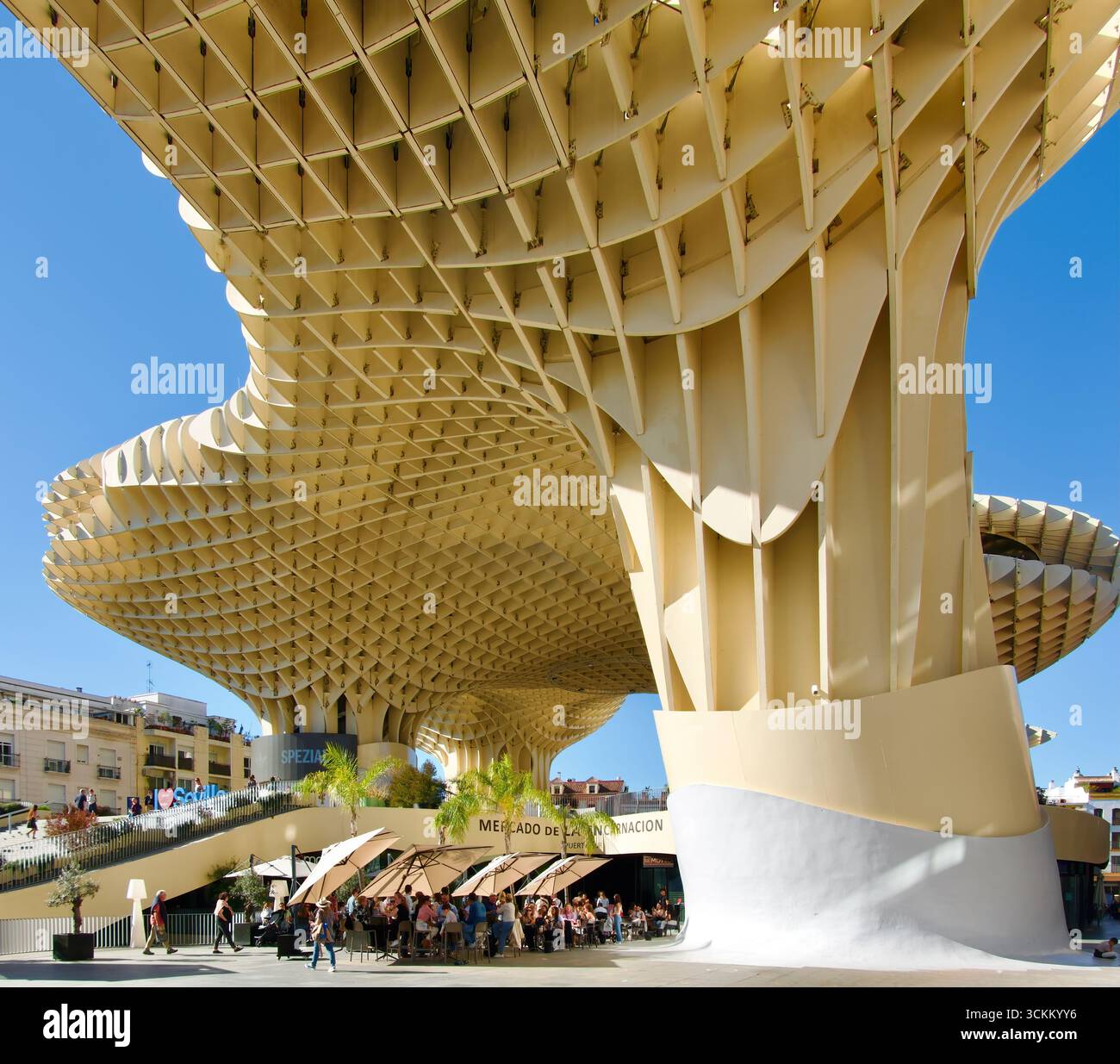 Giant wood structures hi-res stock photography and images - Alamy