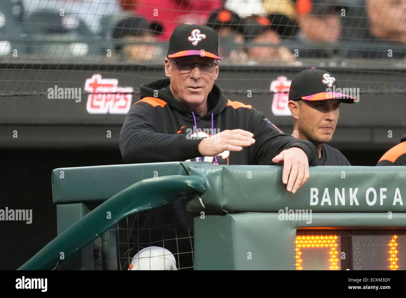San Francisco Giants manager Bob Melvin, left, during a baseball game ...