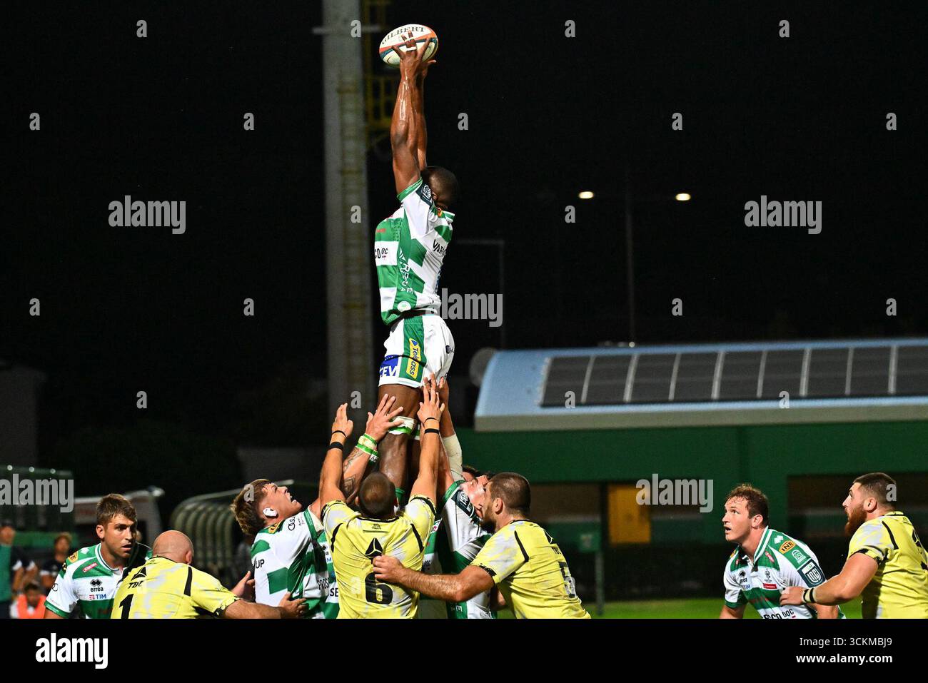 Alessandro Izekor ( Benetton Rugby Stock Photo - Alamy