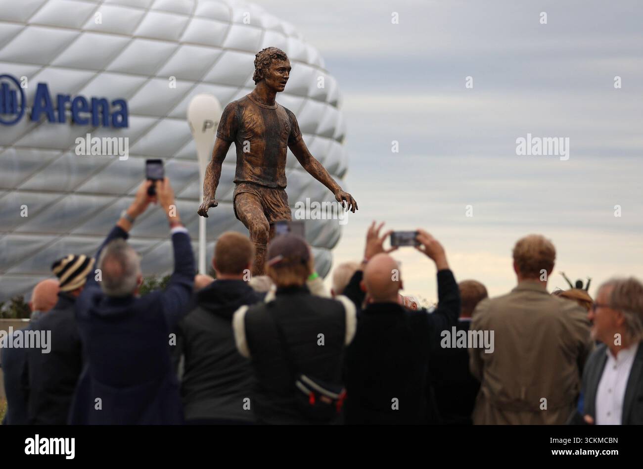Fussball, Saison 2025/2026, FC Bayern München, Offizielle ...