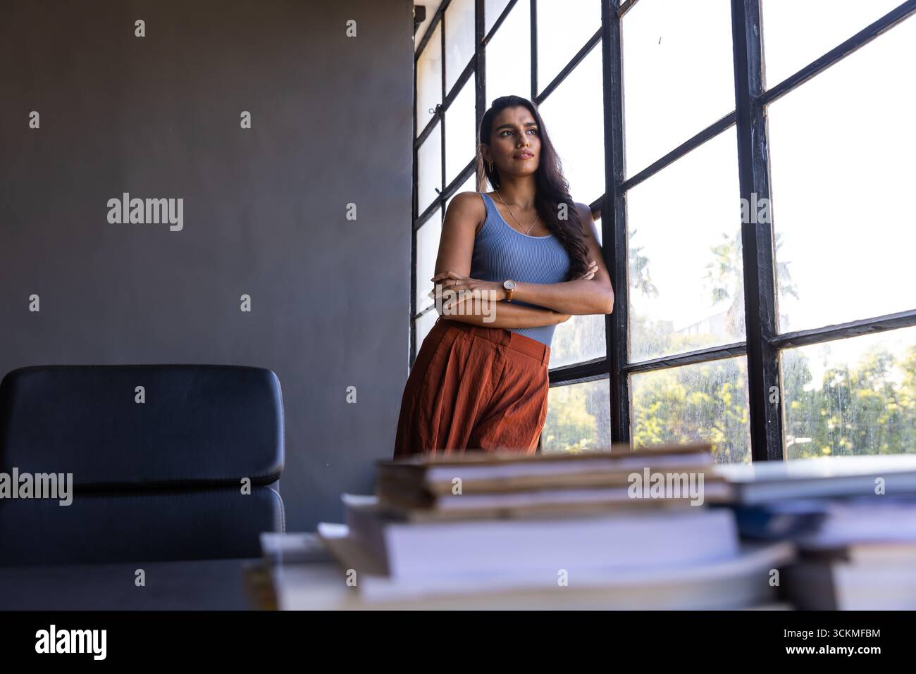 Woman leaning against office chair hi-res stock photography and images ...