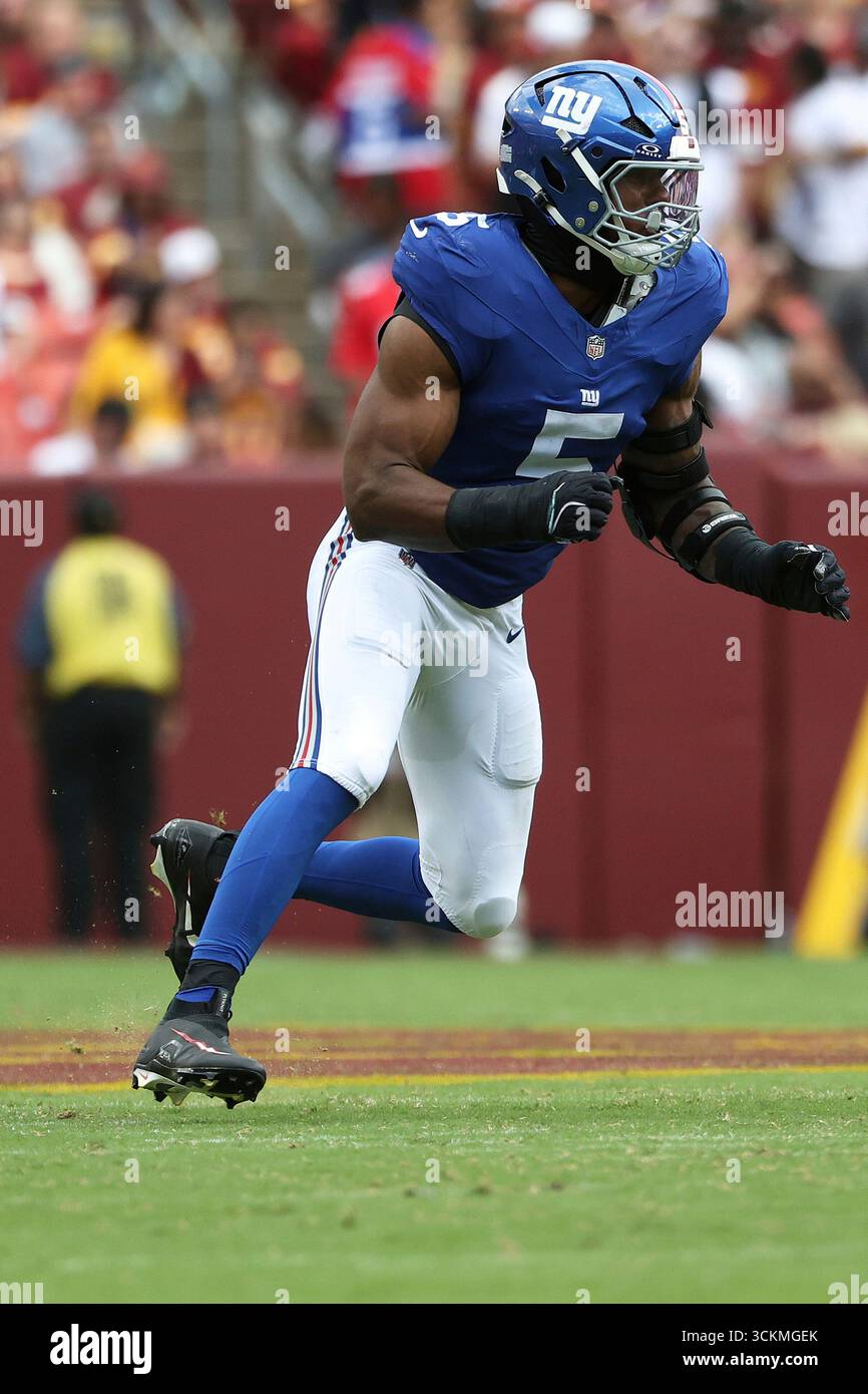 New York Giants linebacker Kayvon Thibodeaux (5) rushes during an NFL ...