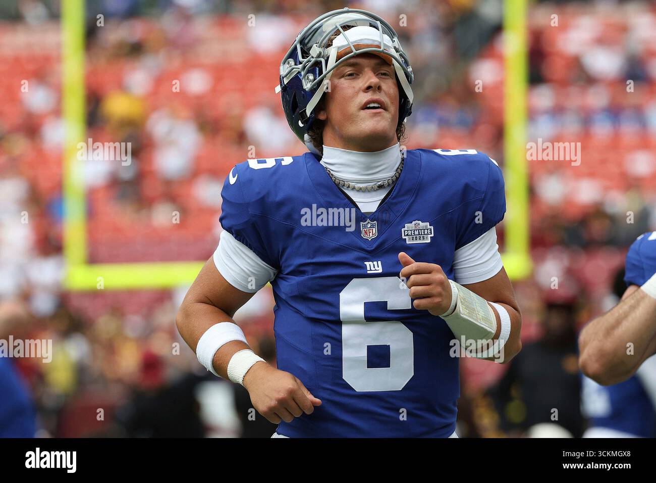 New York Giants quarterback Jaxson Dart (6) looks on before an NFL ...