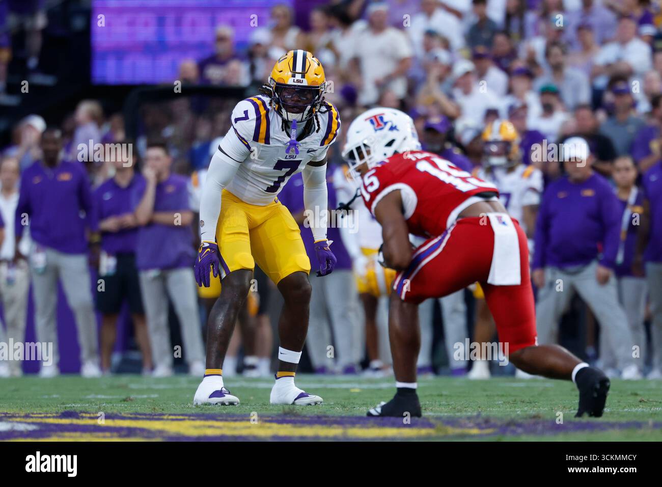 LSU linebacker Harold Perkins Jr. (7) lines up for the snap during an ...