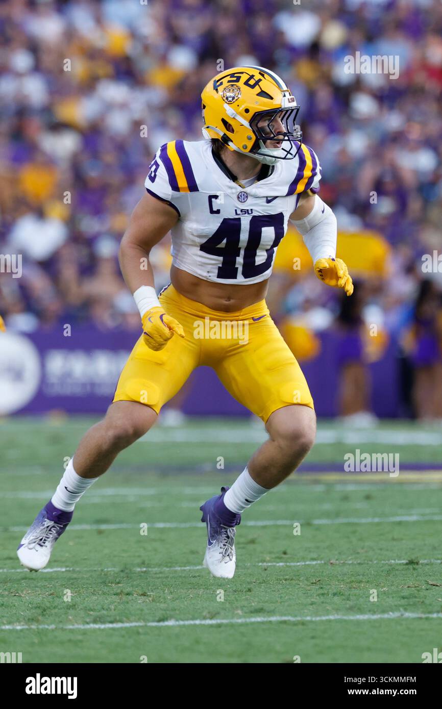 LSU linebacker Whit Weeks (40) looks to defend during an NCAA college ...