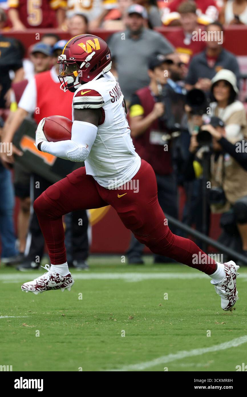 Washington Commanders wide receiver Deebo Samuel (1) runs with the ball ...