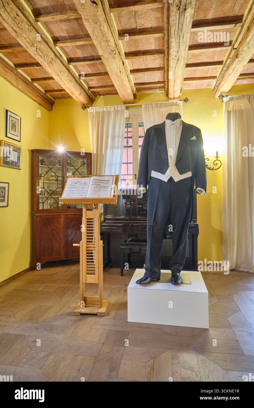 The living room. With music memorabilia and his tuxedo. At the opera ...
