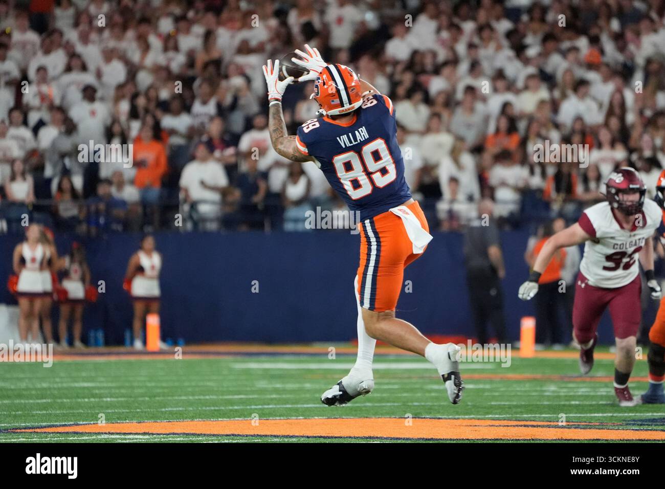 SYRACUSE, NY - SEPTEMBER 12: Syracuse Orange Tight End Dan Villari (89 ...
