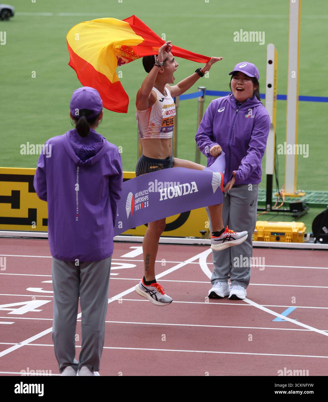 María PÉREZ of Spain wins the Women's 35 Kilometres Race Walk of the ...
