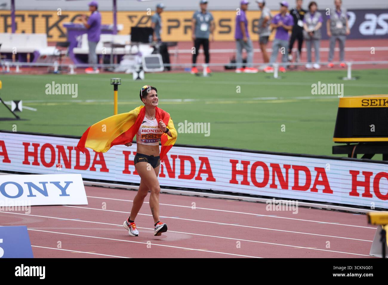 María PÉREZ of Spain reacts after winning the Women's 35 Kilometres ...