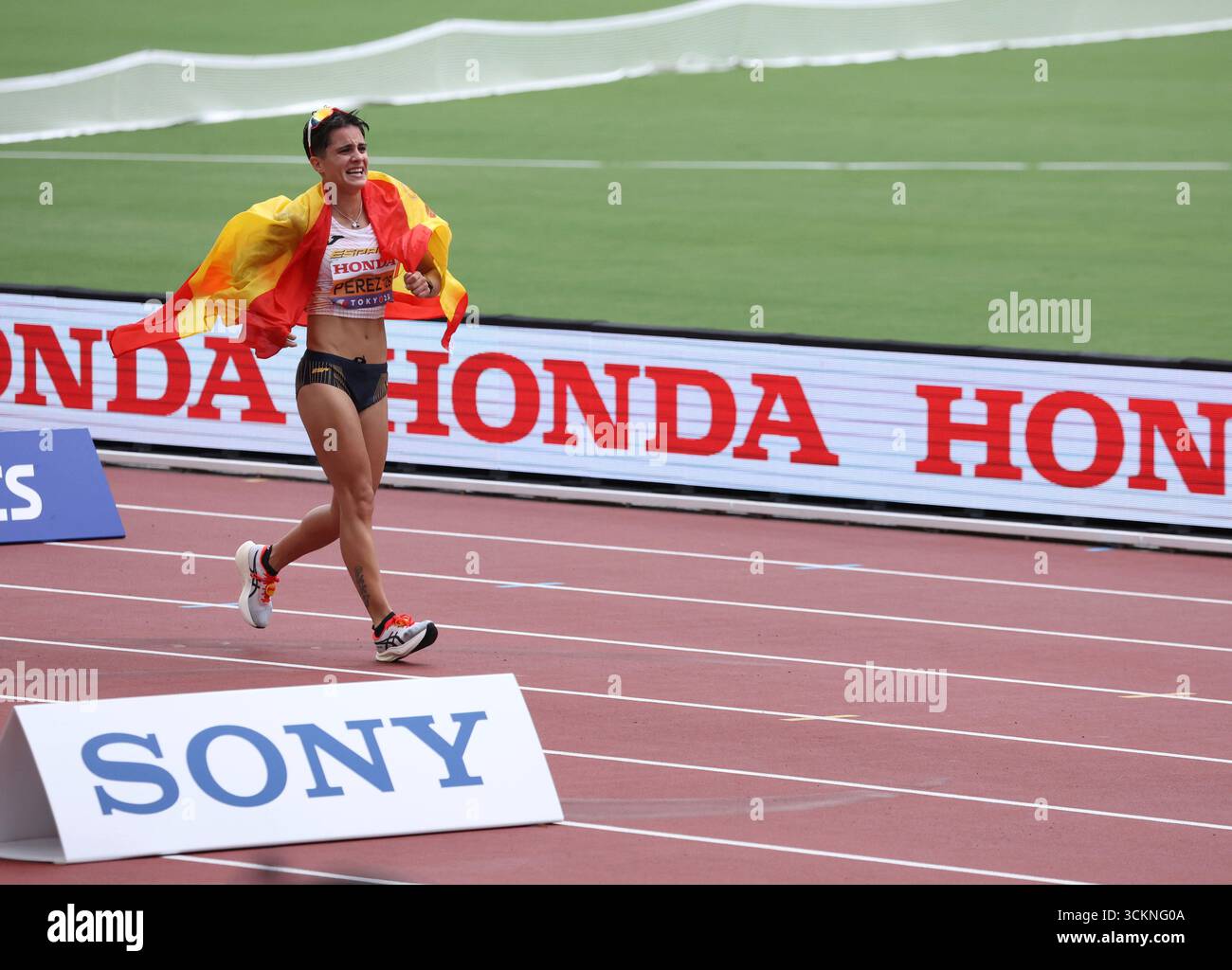 María PÉREZ of Spain reacts after winning the Women's 35 Kilometres ...