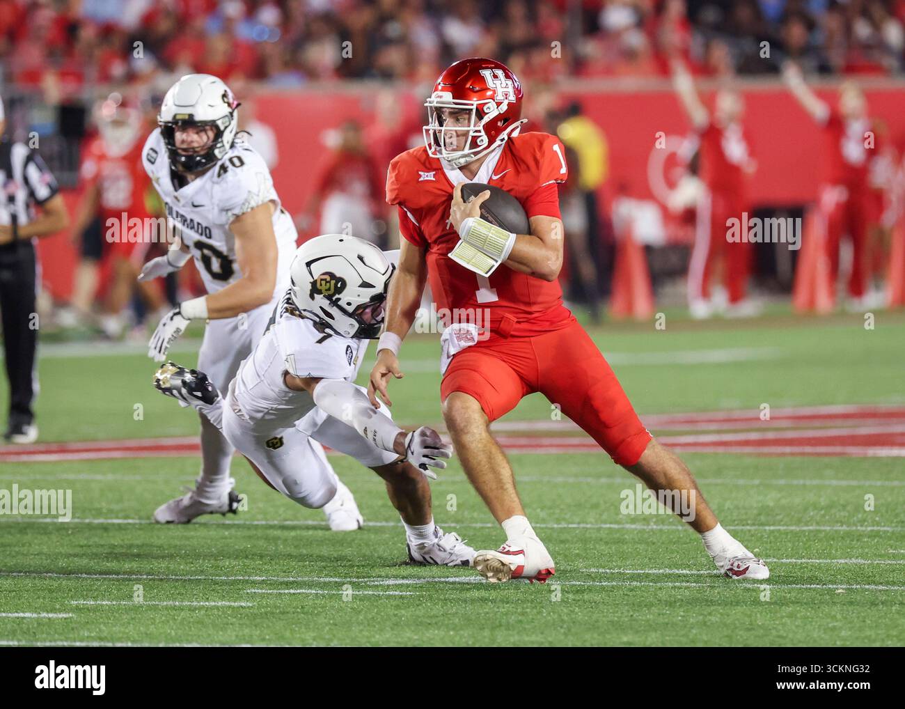 HOUSTON, TX - SEPTEMBER 12: Houston Cougars quarterback Conner Weigman ...