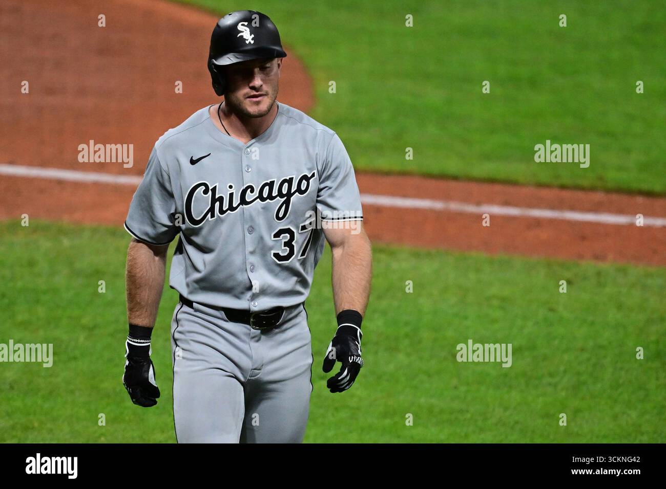 Chicago White Sox' Will Robertson reacts after fouling out during the ...